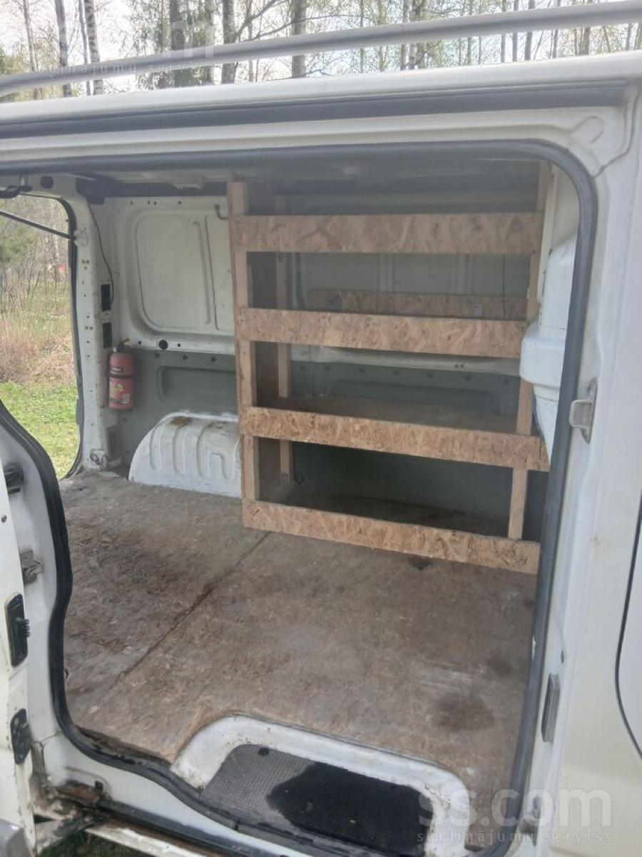 White Renault Trafic 2004 in Riga, with an engine capacity of 1.90 L and mileage of 445 thousand km for 2400 €, photo 7 on AUTOMOTO.COM.LV