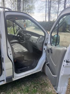 White Renault Trafic 2004 in Riga, with an engine capacity of 1.90 L and mileage of 445 thousand km for 2400 €, photo 8 on AUTOMOTO.COM.LV