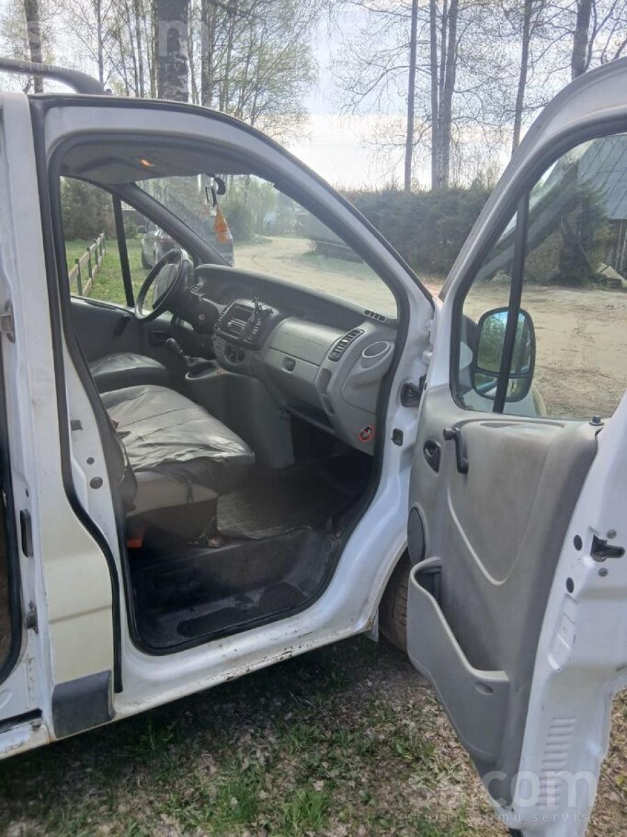 White Renault Trafic 2004 in Riga, with an engine capacity of 1.90 L and mileage of 445 thousand km for 2400 €, photo 8 on AUTOMOTO.COM.LV