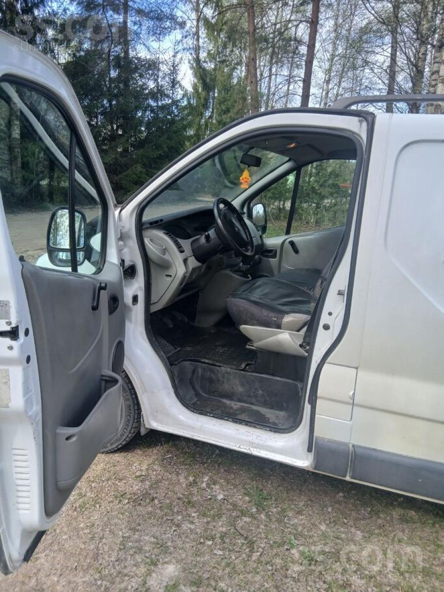 White Renault Trafic 2004 in Riga, with an engine capacity of 1.90 L and mileage of 445 thousand km for 2400 €, photo 9 on AUTOMOTO.COM.LV