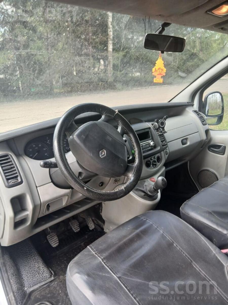 White Renault Trafic 2004 in Riga, with an engine capacity of 1.90 L and mileage of 445 thousand km for 2400 €, photo 10 on AUTOMOTO.COM.LV