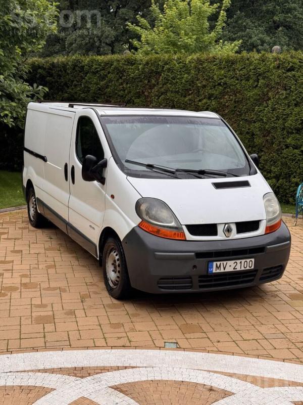 White Renault Trafic 2004 in Riga, with an engine capacity of 1.90 L and mileage of 285 thousand km for 1859 €, photo 1 on AUTOMOTO.COM.LV