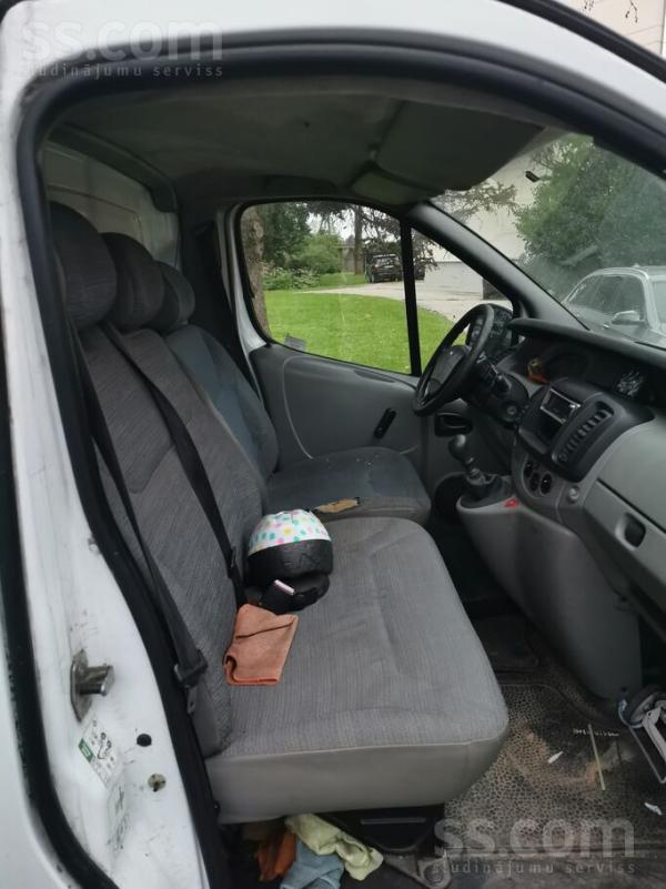 White Renault Trafic 2004 in Bauska, with an engine capacity of 1.90 L and mileage of 240 thousand km for 1000 €, photo 2 on AUTOMOTO.COM.LV