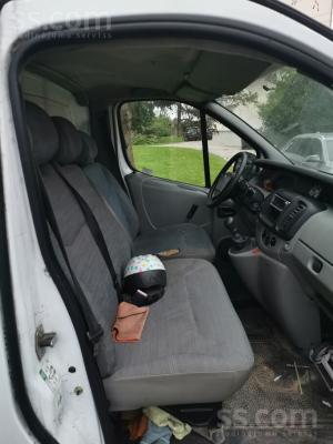 White Renault Trafic 2004 in Bauska, with an engine capacity of 1.90 L and mileage of 240 thousand km for 1000 €, photo 3 on AUTOMOTO.COM.LV