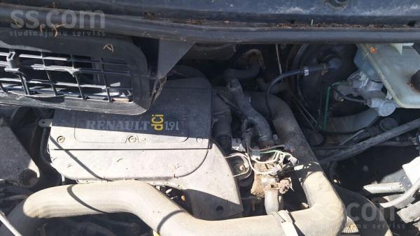 White Renault Trafic 2004 in Bauska, with an engine capacity of 1.90 L and mileage of 240 thousand km for 1000 €, photo 4 on AUTOMOTO.COM.LV