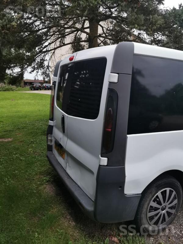 White Renault Trafic 2004 in Bauska, with an engine capacity of 1.90 L and mileage of 240 thousand km for 1000 €, photo 5 on AUTOMOTO.COM.LV
