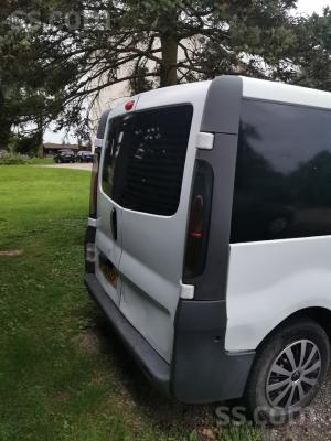 White Renault Trafic 2004 in Bauska, with an engine capacity of 1.90 L and mileage of 240 thousand km for 1000 €, photo 6 on AUTOMOTO.COM.LV