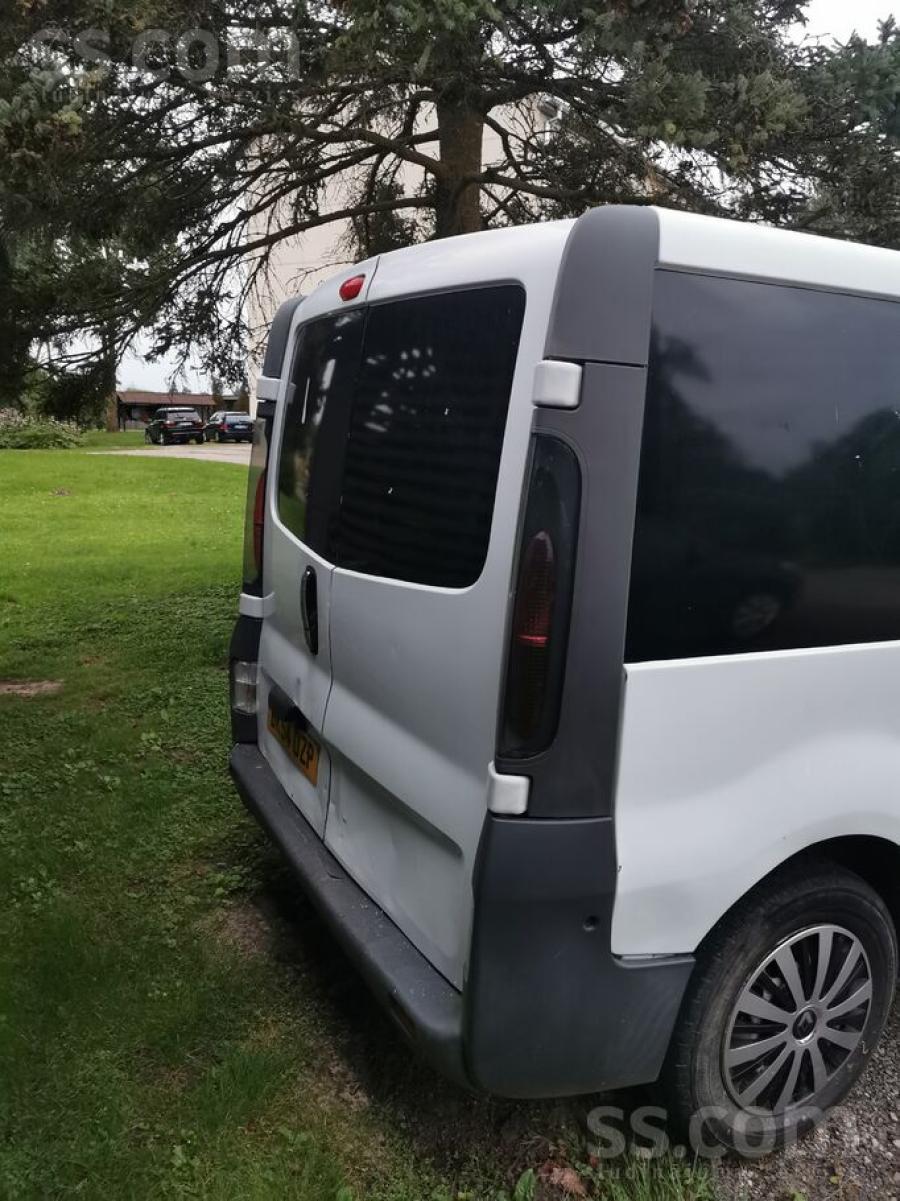 White Renault Trafic 2004 in Bauska, with an engine capacity of 1.90 L and mileage of 240 thousand km for 1000 €, photo 6 on AUTOMOTO.COM.LV