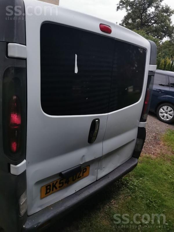 White Renault Trafic 2004 in Bauska, with an engine capacity of 1.90 L and mileage of 240 thousand km for 1000 €, photo 6 on AUTOMOTO.COM.LV