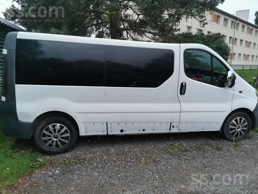 White Renault Trafic 2004 in Bauska, with an engine capacity of 1.90 L and mileage of 240 thousand km for 1000 €, photo 12 on AUTOMOTO.COM.LV