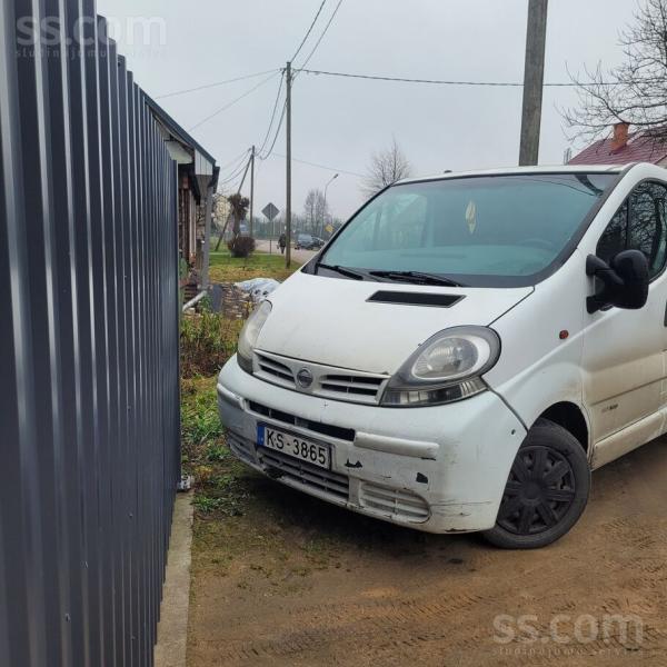 White Renault Trafic 2005 in Daugavpils, with an engine capacity of 1.90 L and mileage of 400 thousand km for 2400 €, photo 3 on AUTOMOTO.COM.LV
