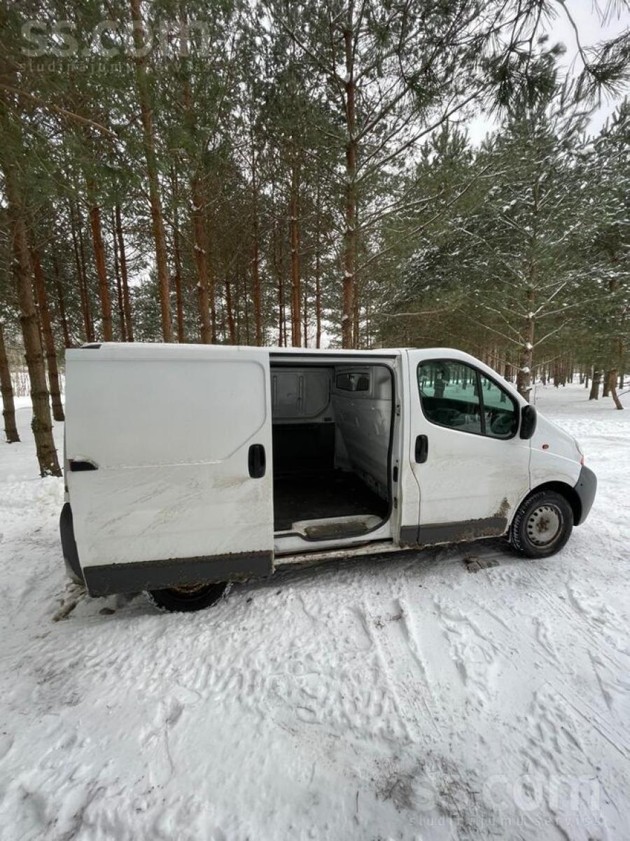 White Renault Trafic 2005 in Aizkraukle, with an engine capacity of 1.90 L and mileage of 377 thousand km for 2600 €, photo 7 on AUTOMOTO.COM.LV