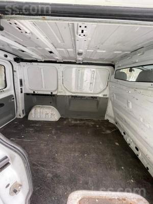 White Renault Trafic 2005 in Aizkraukle, with an engine capacity of 1.90 L and mileage of 377 thousand km for 2600 €, photo 8 on AUTOMOTO.COM.LV