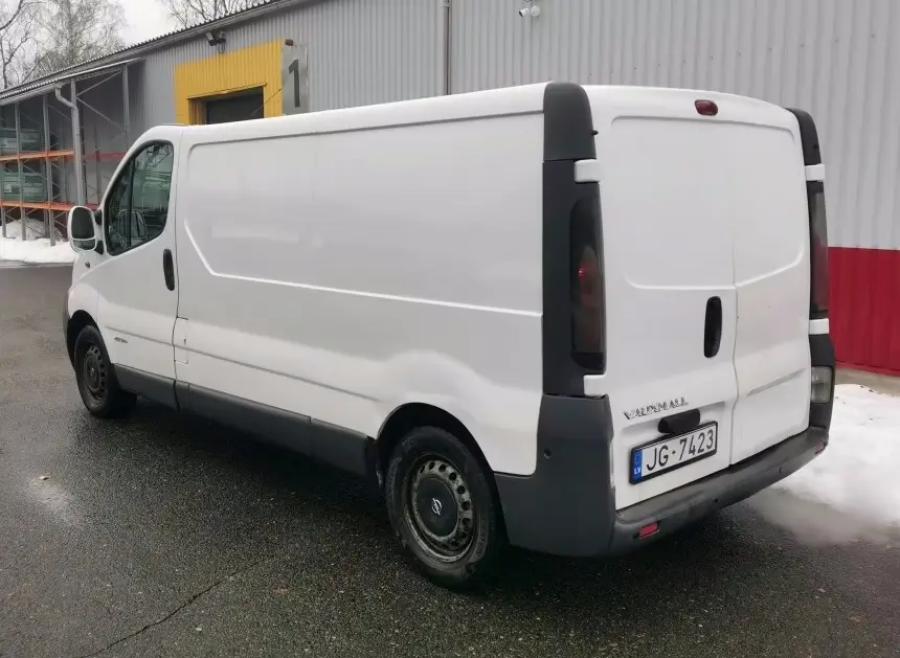 White Renault Trafic 2005 in Riga, with an engine capacity of 1.90 L and mileage of 331 thousand km for 3490 €, photo 10 on AUTOMOTO.COM.LV