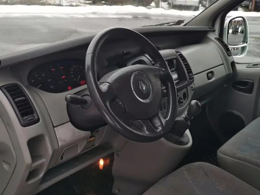 White Renault Trafic 2005 in Riga, with an engine capacity of 1.90 L and mileage of 331 thousand km for 3490 €, photo 13 on AUTOMOTO.COM.LV