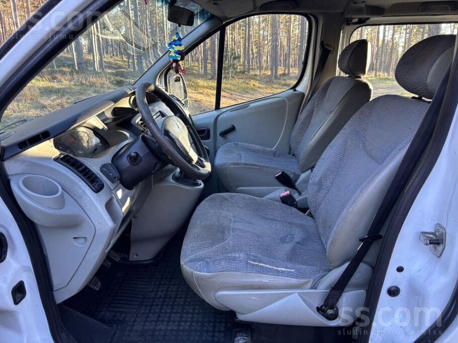 White Renault Trafic 2005 in Riga, with an engine capacity of 1.90 L and mileage of 458 thousand km for 4000 €, photo 10 on AUTOMOTO.COM.LV