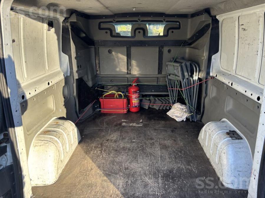 White Renault Trafic 2005 in Riga, with an engine capacity of 1.90 L and mileage of 458 thousand km for 4000 €, photo 13 on AUTOMOTO.COM.LV
