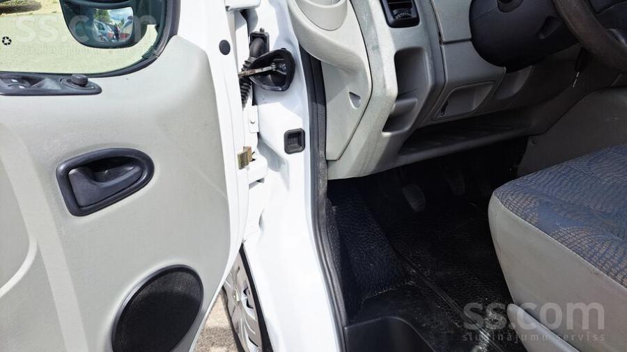 Balts Renault Trafic 2005 Rīga, ar dzinēja tilpumu 1.90 L un nobraukumu 215 tūkst. km par 5500 €, foto 17 vietnē AUTOMOTO.COM.LV