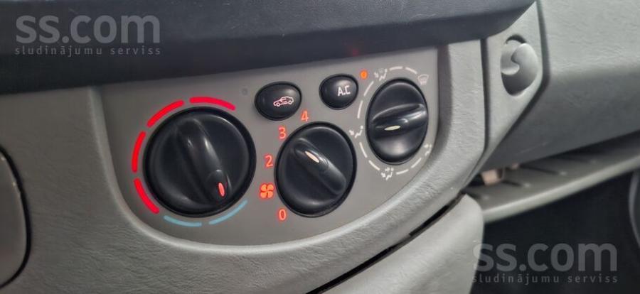 Balts Renault Trafic 2005 Daugavpils, ar dzinēja tilpumu 1.90 L un nobraukumu 380 tūkst. km par 1900 €, foto 13 vietnē AUTOMOTO.COM.LV
