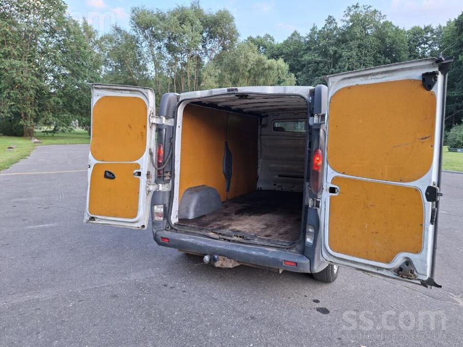 White Renault Trafic 2006 in Riga, with an engine capacity of 1.90 L and mileage of 0 thousand km for 3300 €, photo 5 on AUTOMOTO.COM.LV