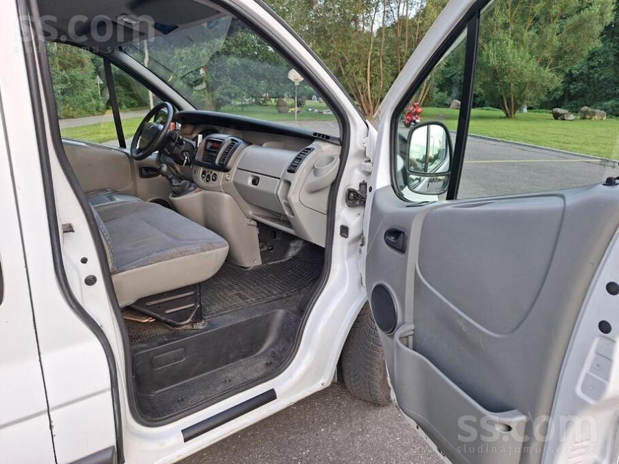White Renault Trafic 2006 in Riga, with an engine capacity of 1.90 L and mileage of 0 thousand km for 3300 €, photo 7 on AUTOMOTO.COM.LV