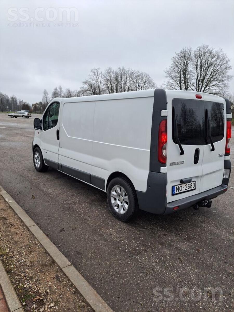 Balts Renault Trafic 2006 Rīga, ar dzinēja tilpumu 2.50 L un nobraukumu 325 tūkst. km par 3800 €, foto 3 vietnē AUTOMOTO.COM.LV