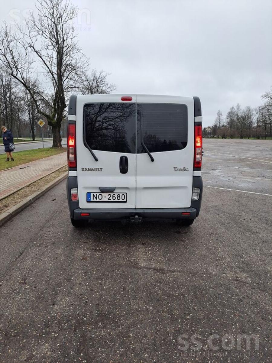 Balts Renault Trafic 2006 Rīga, ar dzinēja tilpumu 2.50 L un nobraukumu 325 tūkst. km par 3800 €, foto 4 vietnē AUTOMOTO.COM.LV