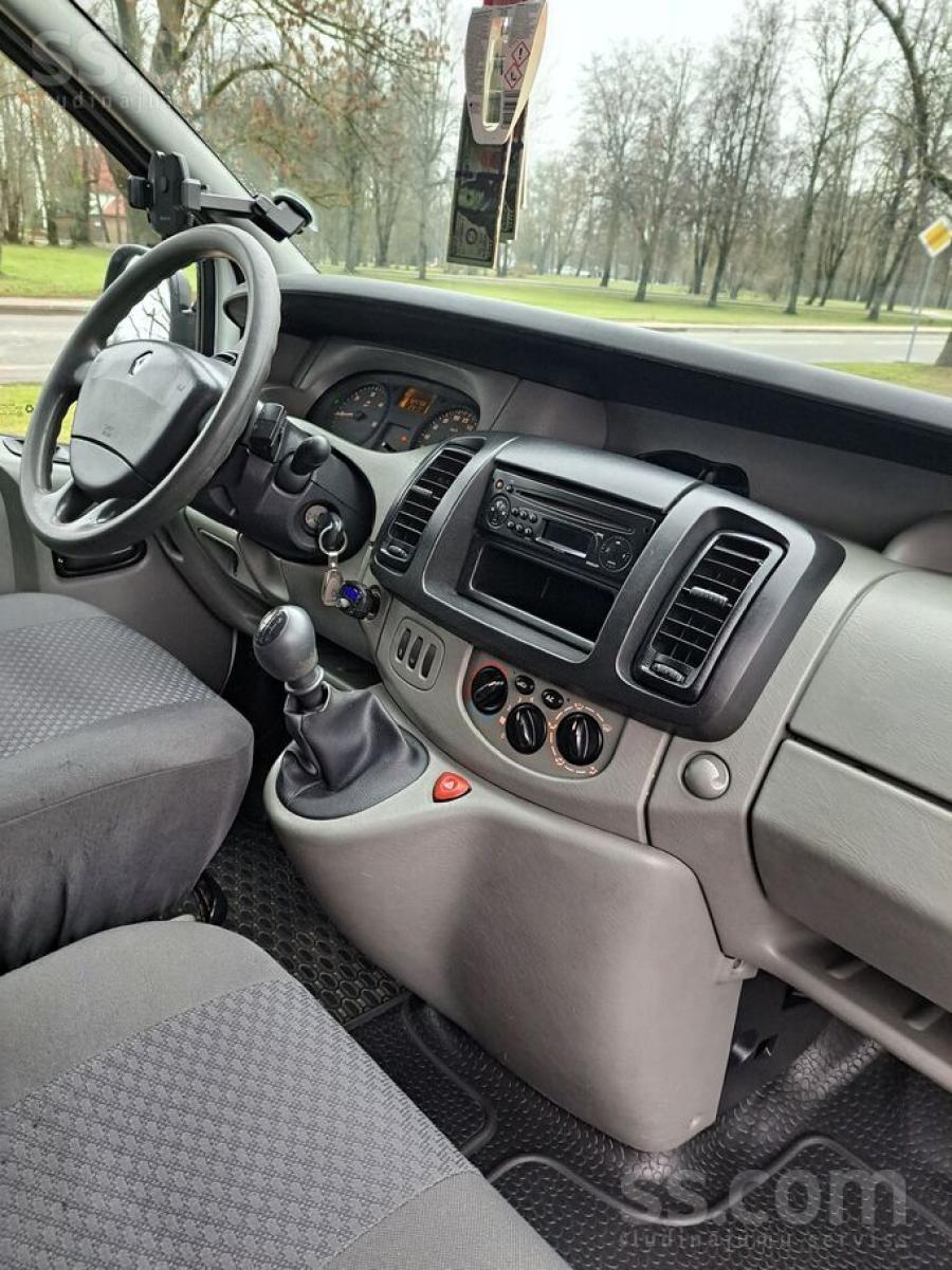Balts Renault Trafic 2006 Rīga, ar dzinēja tilpumu 2.50 L un nobraukumu 325 tūkst. km par 3800 €, foto 6 vietnē AUTOMOTO.COM.LV