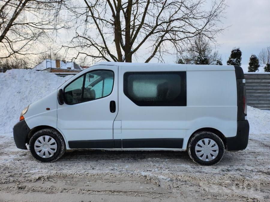 White Renault Trafic 2006 in Jelgava, with an engine capacity of 1.90 L and mileage of 415 thousand km for 3195 €, photo 2 on AUTOMOTO.COM.LV