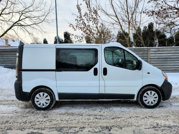 White Renault Trafic 2006 in Jelgava, with an engine capacity of 1.90 L and mileage of 415 thousand km for 3195 €, photo 5 on AUTOMOTO.COM.LV