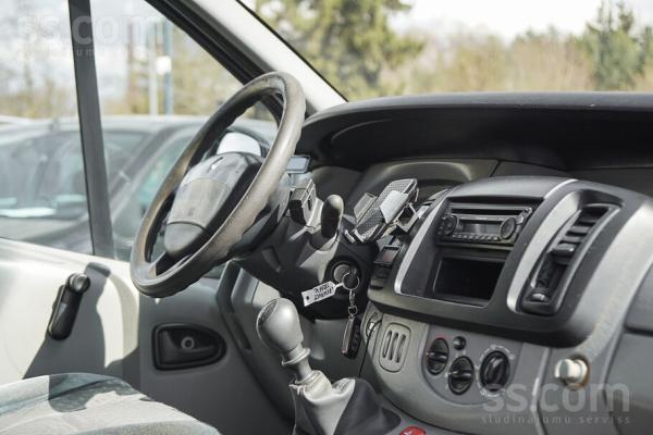 White Renault Trafic 2006 in Riga, with an engine capacity of 1.90 L and mileage of 365 thousand km for 2790 €, photo 6 on AUTOMOTO.COM.LV