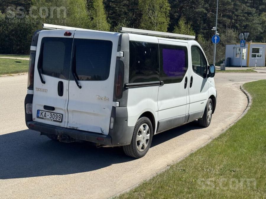 White Renault Trafic 2006 in Riga, with an engine capacity of 2.50 L and mileage of 335 thousand km for 3400 €, photo 4 on AUTOMOTO.COM.LV