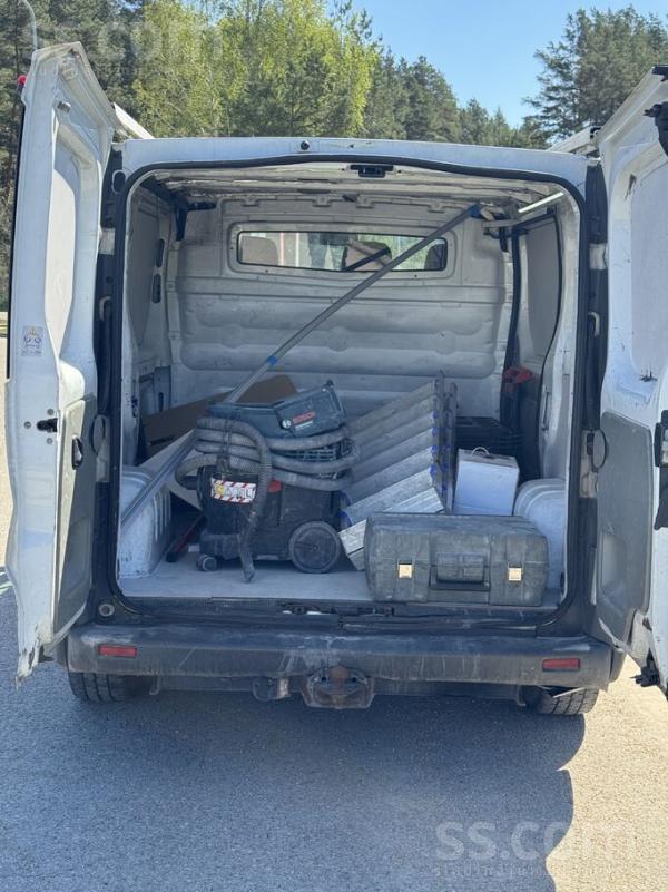 Balts Renault Trafic 2006 Rīga, ar dzinēja tilpumu 2.50 L un nobraukumu 335 tūkst. km par 3400 €, foto 4 vietnē AUTOMOTO.COM.LV