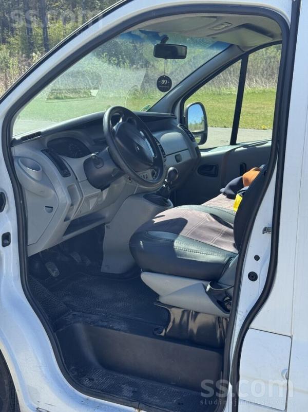 Balts Renault Trafic 2006 Rīga, ar dzinēja tilpumu 2.50 L un nobraukumu 335 tūkst. km par 3400 €, foto 6 vietnē AUTOMOTO.COM.LV