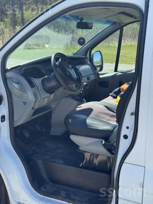 White Renault Trafic 2006 in Riga, with an engine capacity of 2.50 L and mileage of 335 thousand km for 3400 €, photo 7 on AUTOMOTO.COM.LV