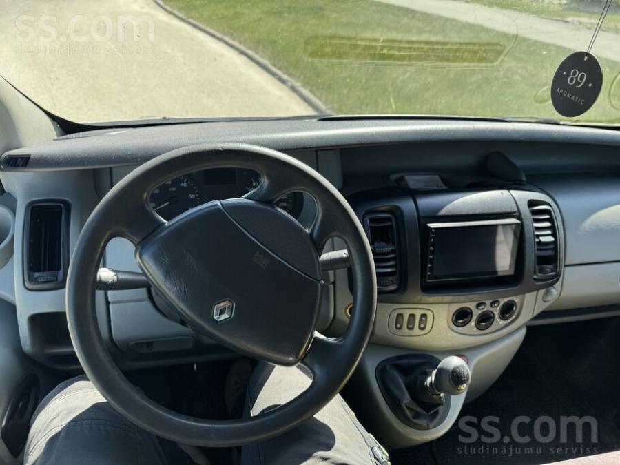 White Renault Trafic 2006 in Riga, with an engine capacity of 2.50 L and mileage of 335 thousand km for 3400 €, photo 8 on AUTOMOTO.COM.LV