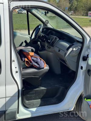 White Renault Trafic 2006 in Riga, with an engine capacity of 2.50 L and mileage of 335 thousand km for 3400 €, photo 11 on AUTOMOTO.COM.LV