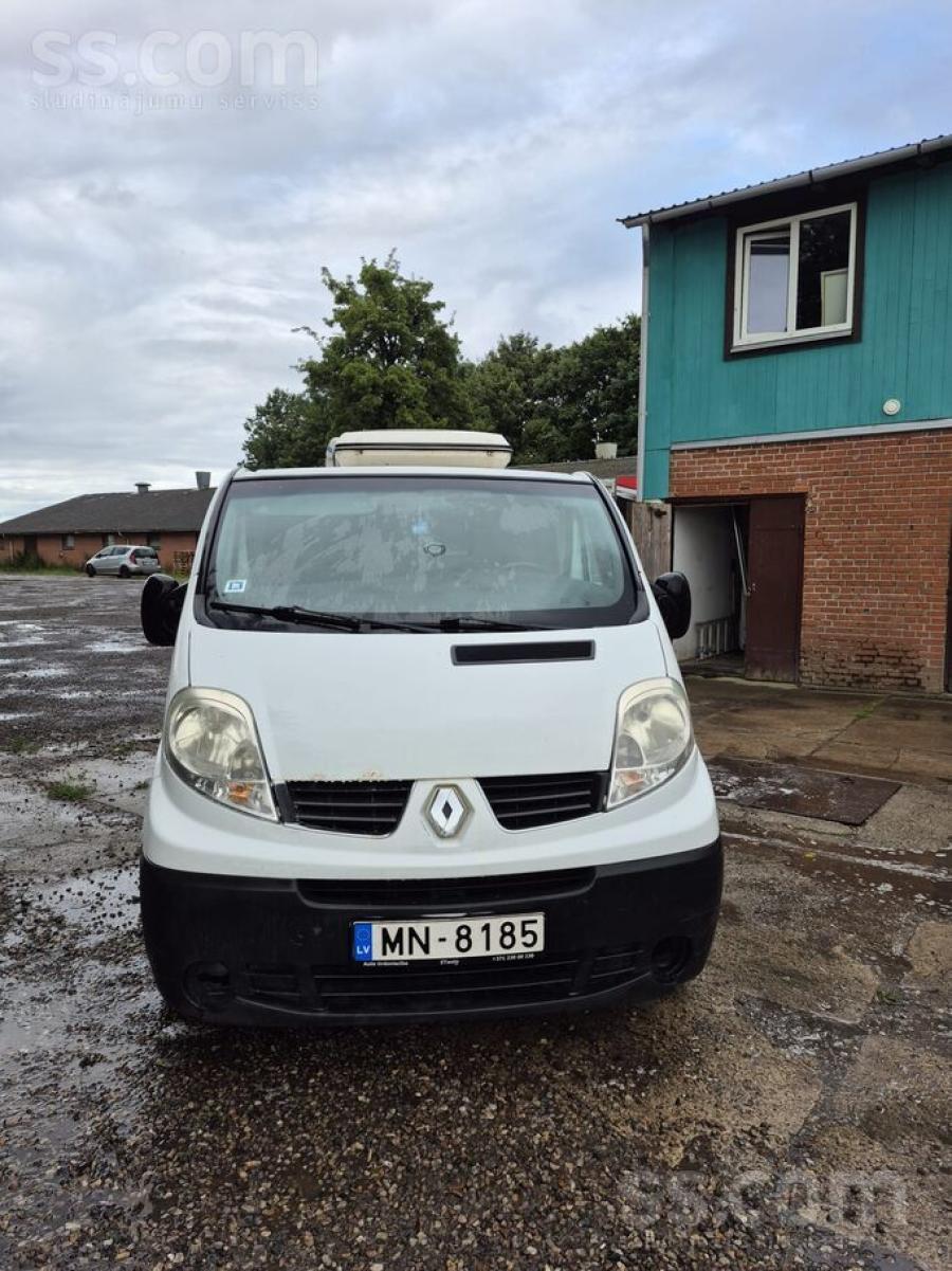 White Renault Trafic 2007 in Daugavpils, with an engine capacity of 2.00 L and mileage of 303 thousand km for 3000 €, photo 2 on AUTOMOTO.COM.LV