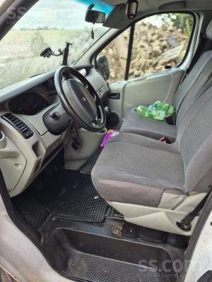 White Renault Trafic 2007 in Daugavpils, with an engine capacity of 2.00 L and mileage of 303 thousand km for 3000 €, photo 3 on AUTOMOTO.COM.LV