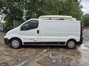 White Renault Trafic 2007 in Daugavpils, with an engine capacity of 2.00 L and mileage of 303 thousand km for 3000 €, photo 5 on AUTOMOTO.COM.LV