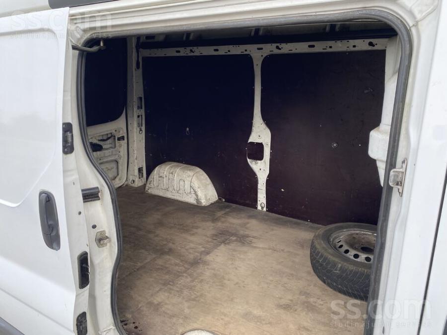 Balts Renault Trafic 2007 Rīga, ar dzinēja tilpumu 2.00 L un nobraukumu 365 tūkst. km par 3250 €, foto 11 vietnē AUTOMOTO.COM.LV