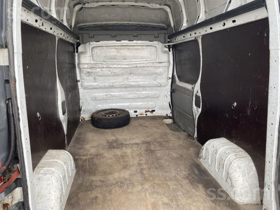 Balts Renault Trafic 2007 Rīga, ar dzinēja tilpumu 2.00 L un nobraukumu 365 tūkst. km par 3250 €, foto 12 vietnē AUTOMOTO.COM.LV