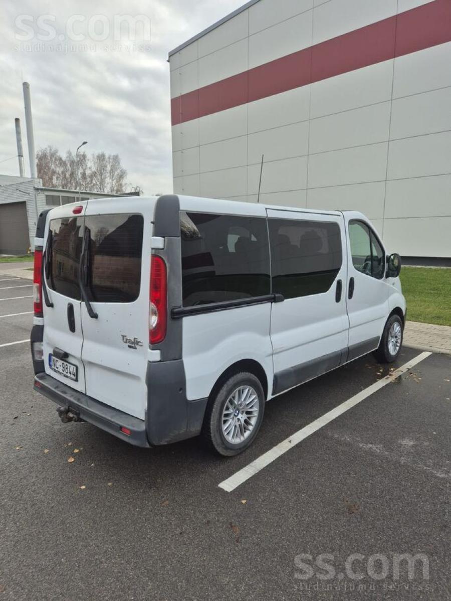 White Renault Trafic 2007 in Riga, with an engine capacity of 1.90 L and mileage of 350 thousand km for 3983 €, photo 5 on AUTOMOTO.COM.LV