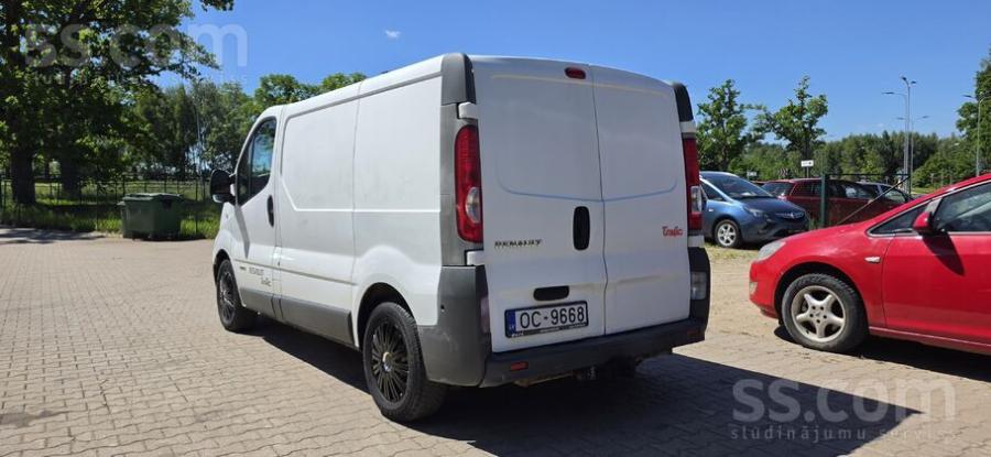 Balts Renault Trafic 2007 Valmiera, ar dzinēja tilpumu 2.00 L un nobraukumu 474 tūkst. km par 2600 €, foto 5 vietnē AUTOMOTO.COM.LV