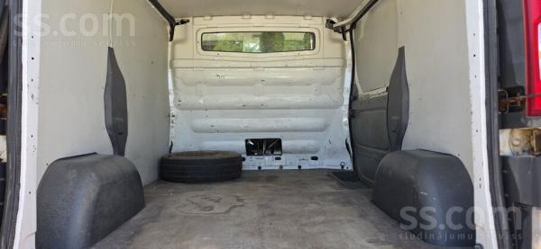 Balts Renault Trafic 2007 Valmiera, ar dzinēja tilpumu 2.00 L un nobraukumu 474 tūkst. km par 2600 €, foto 7 vietnē AUTOMOTO.COM.LV