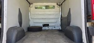 White Renault Trafic 2007 in Valmiera, with an engine capacity of 2.00 L and mileage of 474 thousand km for 2600 €, photo 8 on AUTOMOTO.COM.LV
