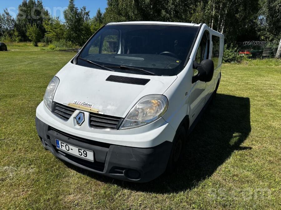 White Renault Trafic 2007 in Daugavpils, with an engine capacity of 2.00 L and mileage of 406 thousand km for 3600 €, photo 1 on AUTOMOTO.COM.LV