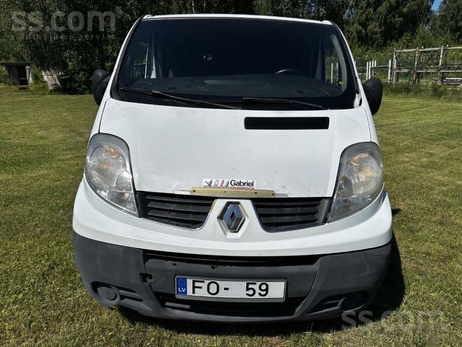 White Renault Trafic 2007 in Daugavpils, with an engine capacity of 2.00 L and mileage of 406 thousand km for 3600 €, photo 3 on AUTOMOTO.COM.LV