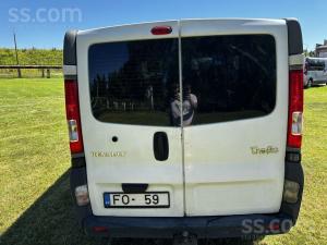 White Renault Trafic 2007 in Daugavpils, with an engine capacity of 2.00 L and mileage of 406 thousand km for 3600 €, photo 7 on AUTOMOTO.COM.LV