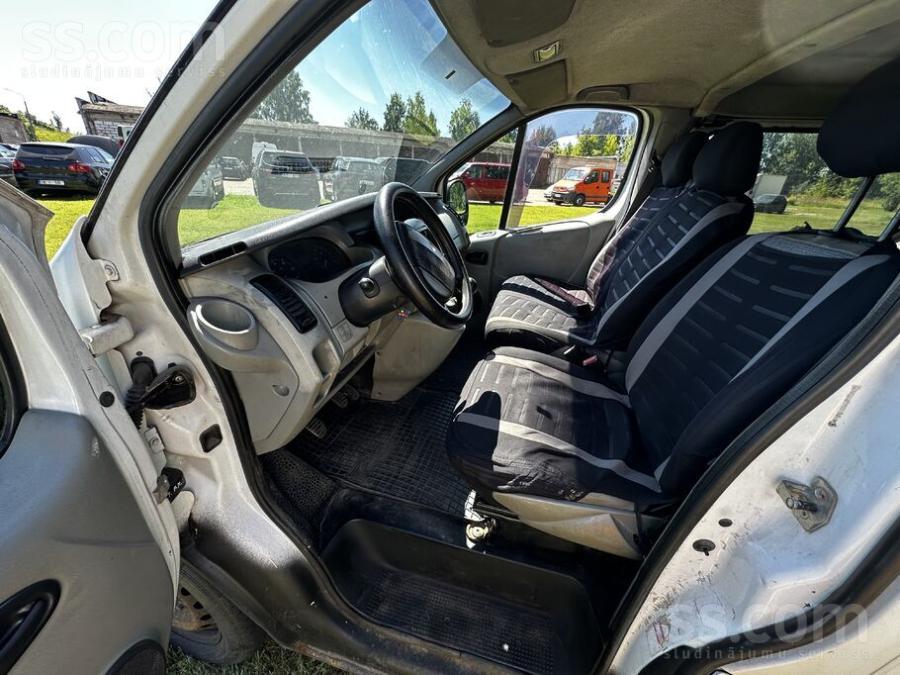 White Renault Trafic 2007 in Daugavpils, with an engine capacity of 2.00 L and mileage of 406 thousand km for 3600 €, photo 11 on AUTOMOTO.COM.LV